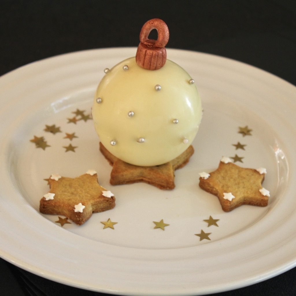 Recette Boule de Noël au chocolat blanc et mousse à la chicorée ...